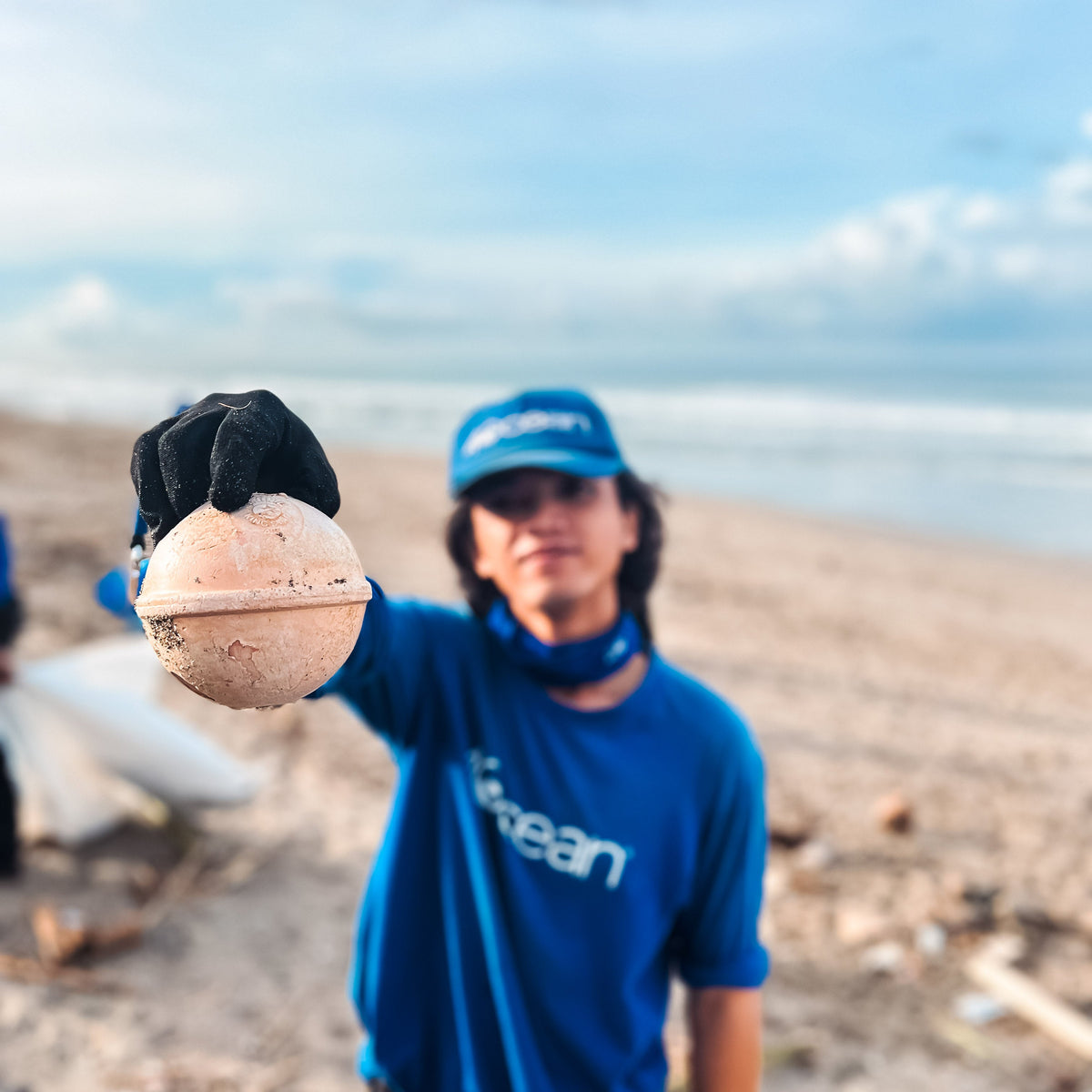 Piles of Trash at Batubelig Beach Look Like a Landfill – 4ocean