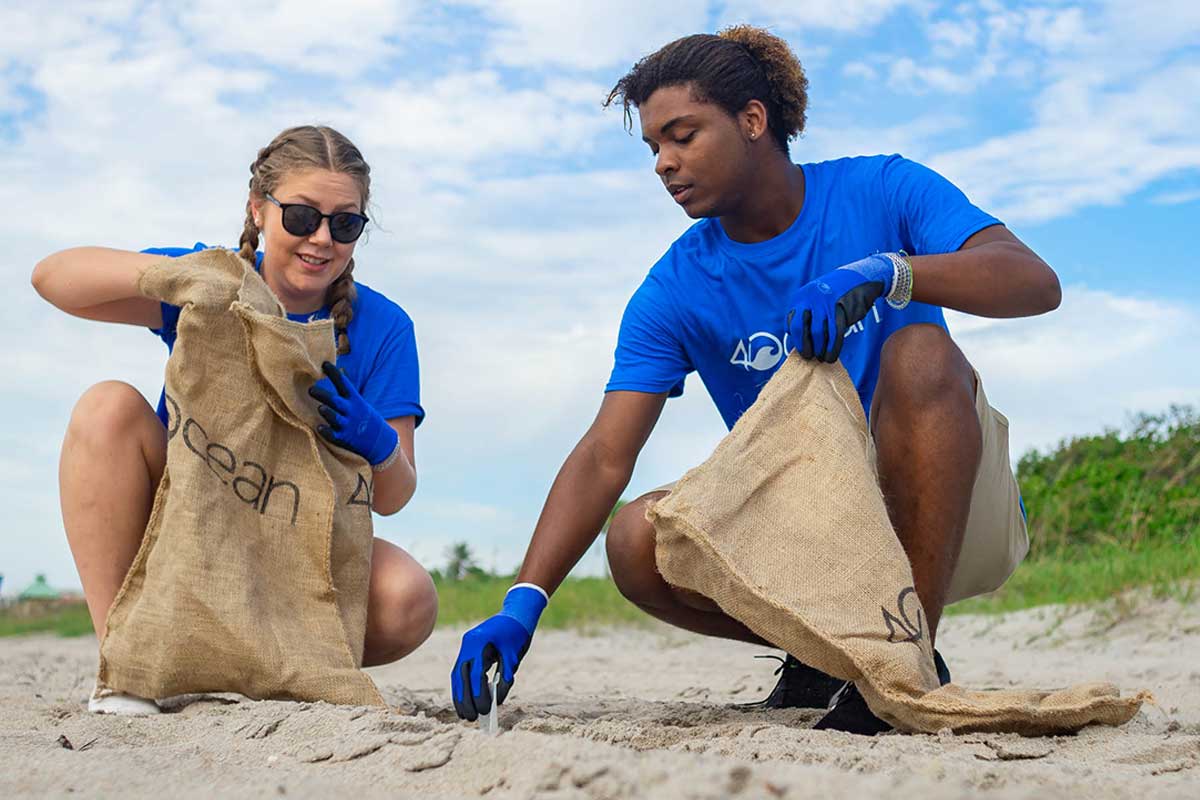 How to Organize a Community Beach Cleanup | 4ocean Blog